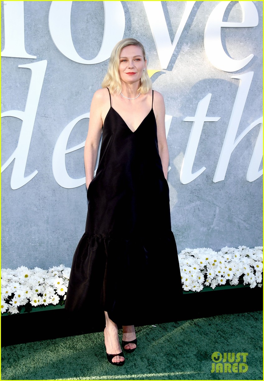 Elizabeth Olsen Goes Ravishing in Red for 'Love & Death' Premiere with ...