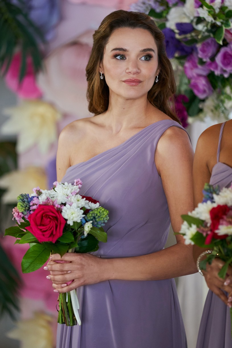 Hunter King Shows Off Her Skills As A 'Professional Bridesmaid' in ...