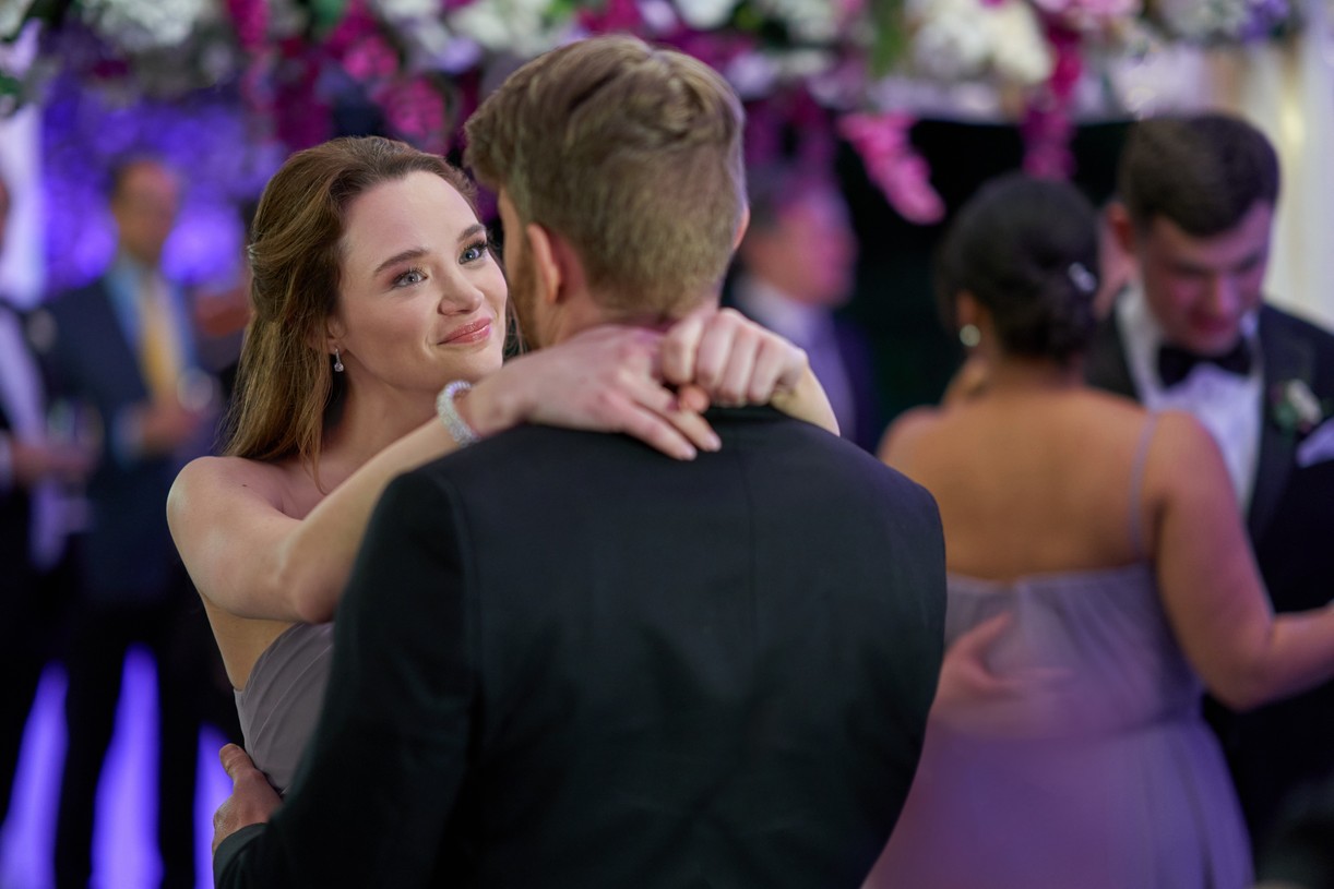 Hunter King Shows Off Her Skills As A 'Professional Bridesmaid' in ...