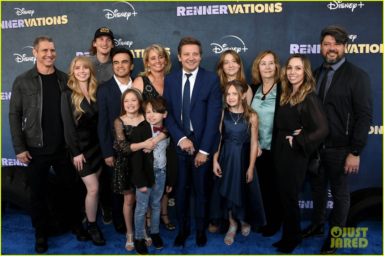 Jeremy Renner Returns To Red Carpet For 'Rennervations' Premiere Just 3 ...