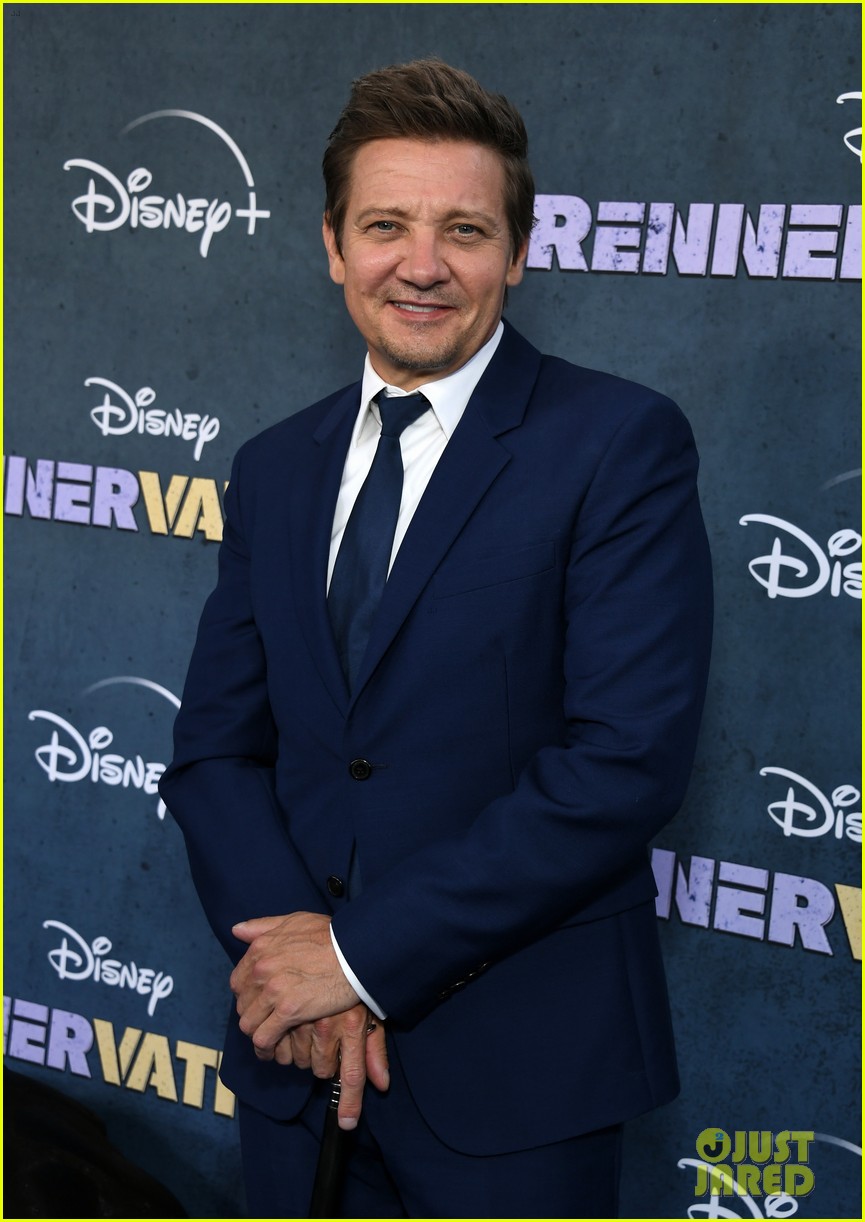Jeremy Renner Returns To Red Carpet For 'Rennervations' Premiere Just 3 ...