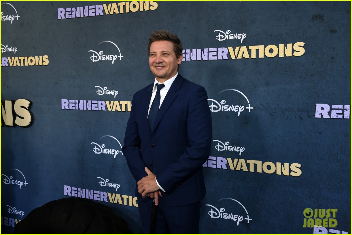 Jeremy Renner Returns To Red Carpet For 'Rennervations' Premiere Just 3 ...