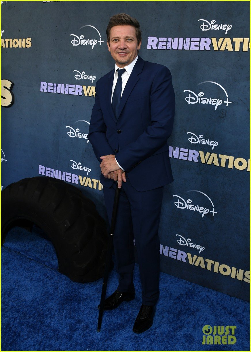 Jeremy Renner Returns To Red Carpet For 'Rennervations' Premiere Just 3 ...