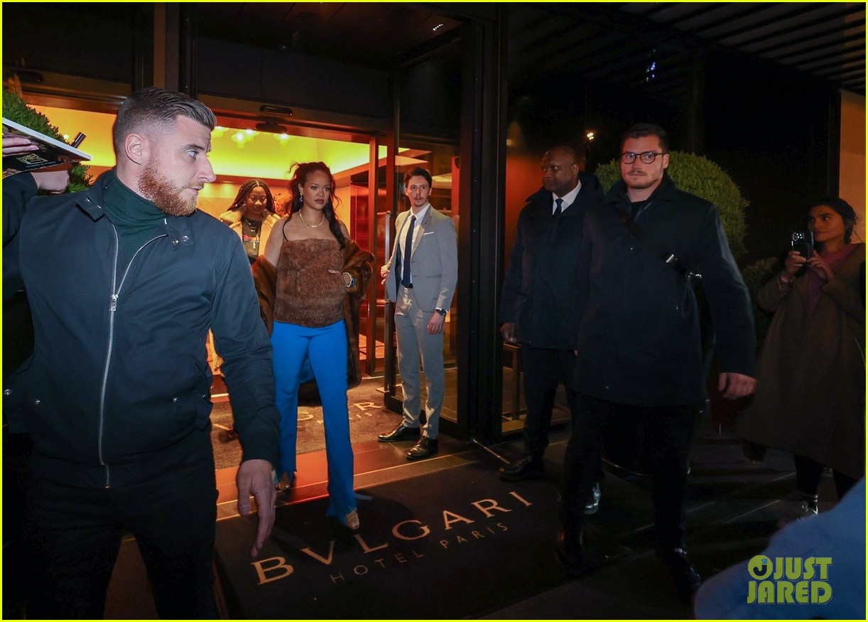 Rihanna Spotted at Late Night Dinner in Paris with BFF Melissa Forde ...