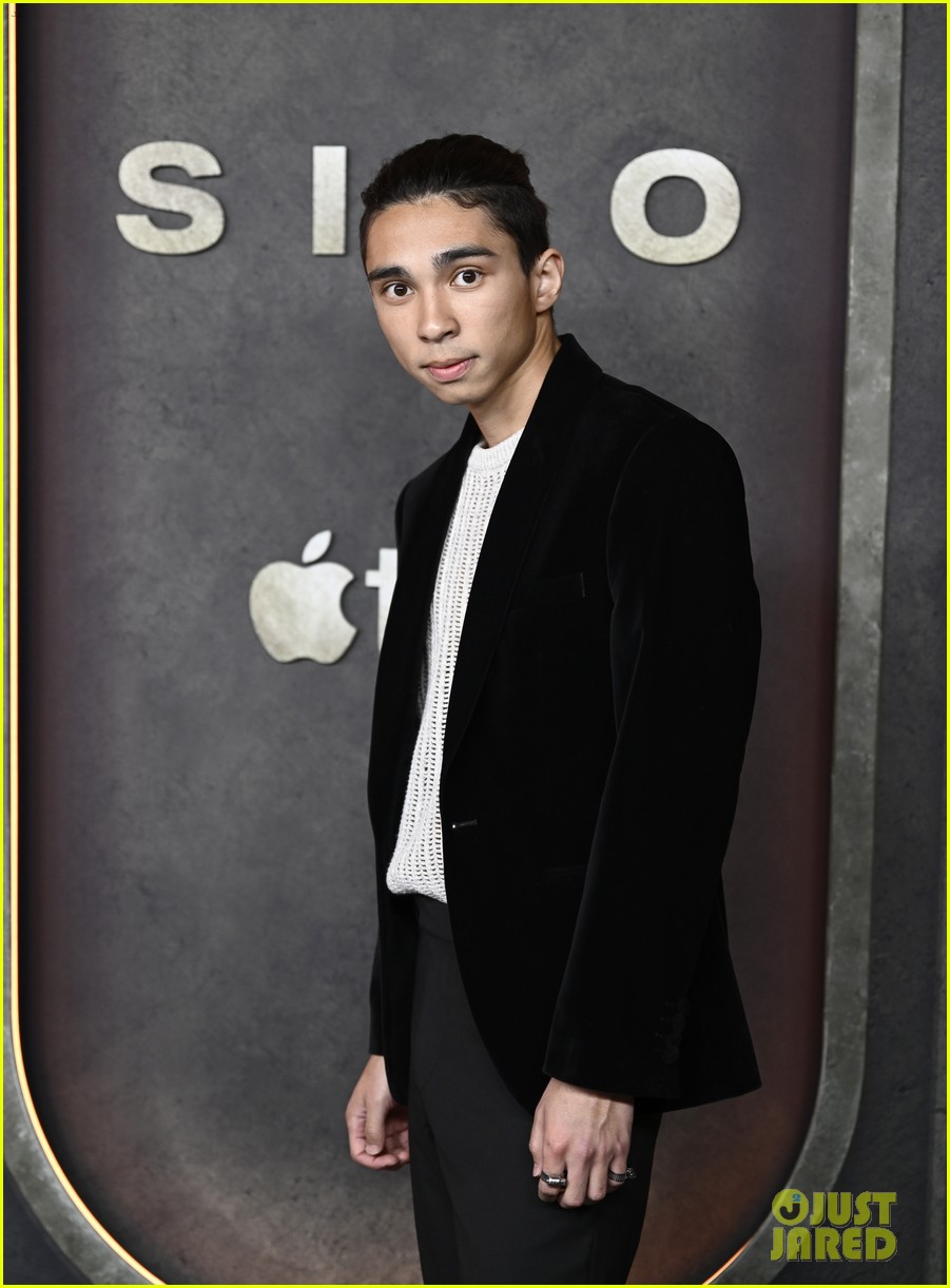 Rebecca Ferguson Steps Out In A Suit For the 'Silo' Premiere in London ...