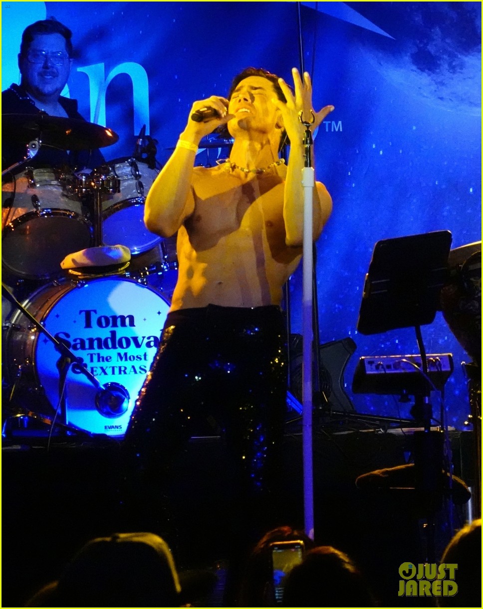 Tom Sandoval Goes Shirtless During Concert As Ariana Madix Disses Him ...