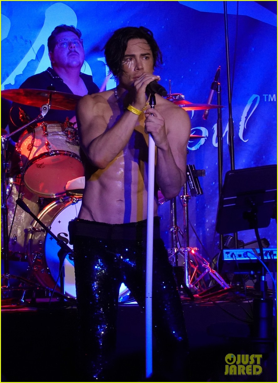 Tom Sandoval Goes Shirtless During Concert As Ariana Madix Disses Him ...