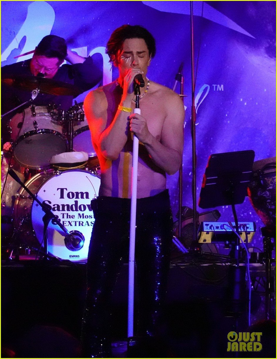 Tom Sandoval Goes Shirtless During Concert As Ariana Madix Disses Him ...
