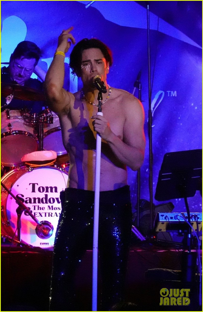 Tom Sandoval Goes Shirtless During Concert As Ariana Madix Disses Him ...