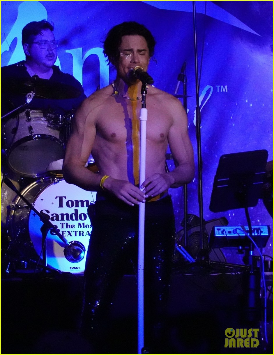 Tom Sandoval Goes Shirtless During Concert As Ariana Madix Disses Him ...