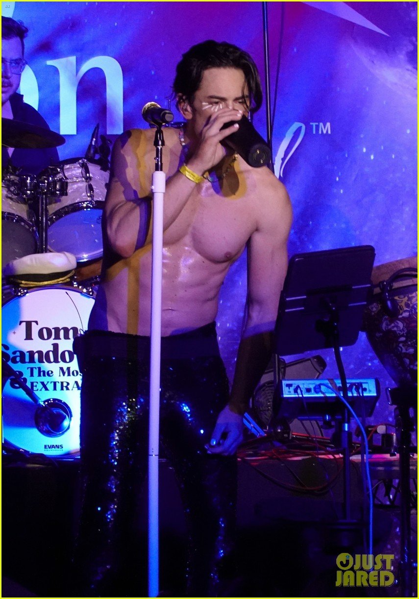 Tom Sandoval Goes Shirtless During Concert As Ariana Madix Disses Him ...