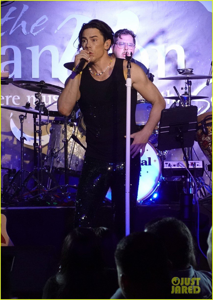 Tom Sandoval Goes Shirtless During Concert As Ariana Madix Disses Him ...