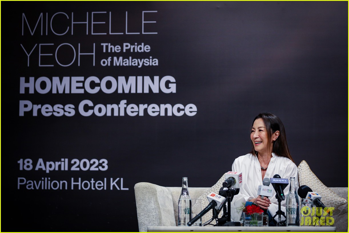 Michelle Yeoh Says She's 'Looking for a Challenge' Following Historic ...