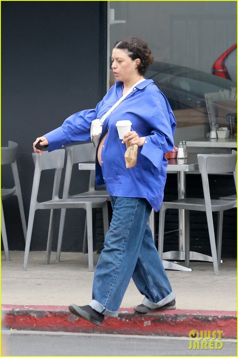 Alia Shawkat Picks Up Lunch to Go in Los Feliz: Photo 4937163 | Photos ...