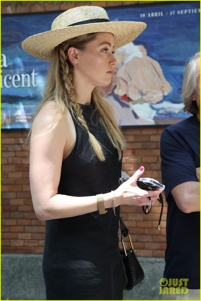 Relaxed Amber Heard Explores Madrid Amid Rumors She's Leaving Hollywood ...