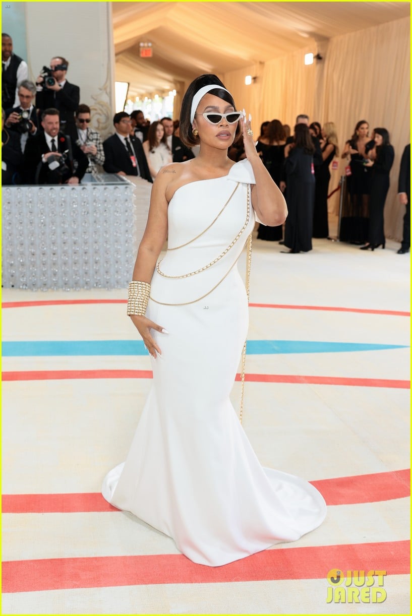 Vogue's Met Gala Carpet Hosts - La La Anthony, Chloe Fineman, & Derek ...
