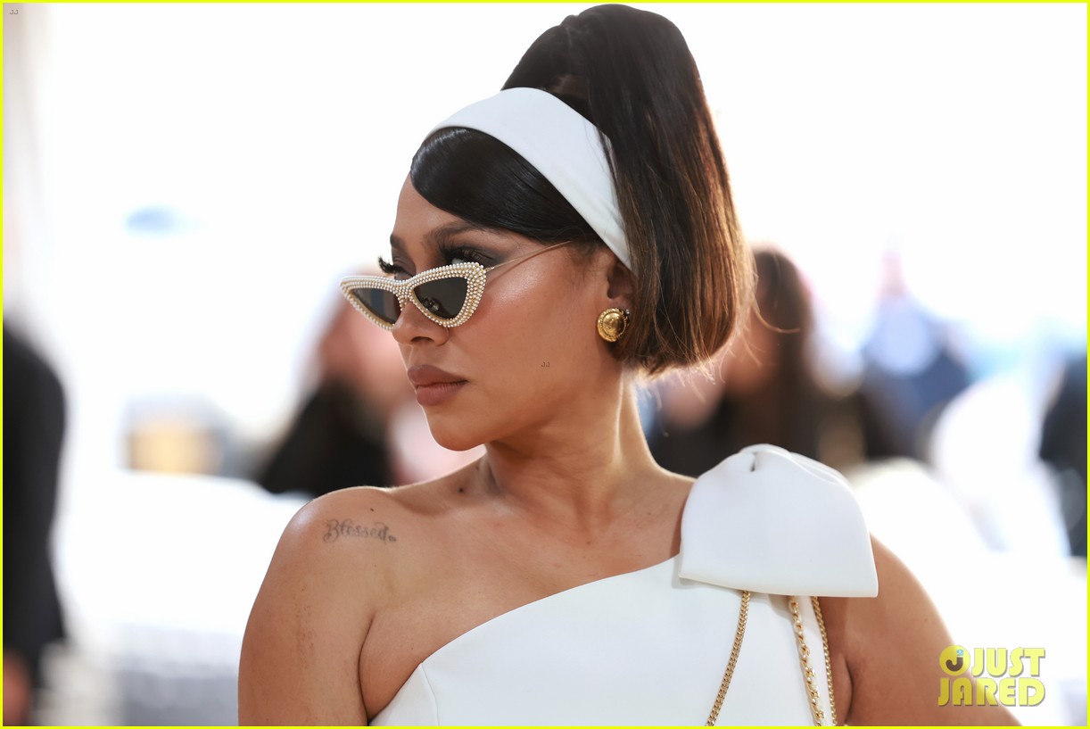 Vogue's Met Gala Carpet Hosts - La La Anthony, Chloe Fineman, & Derek ...