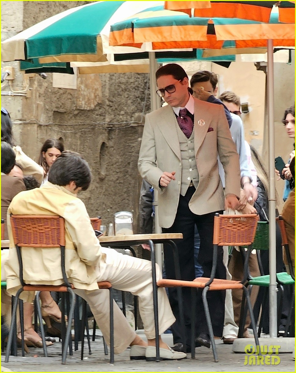 Daniel Bruhl Transform into Young Karl Lagerfeld While Disney+ Series ...