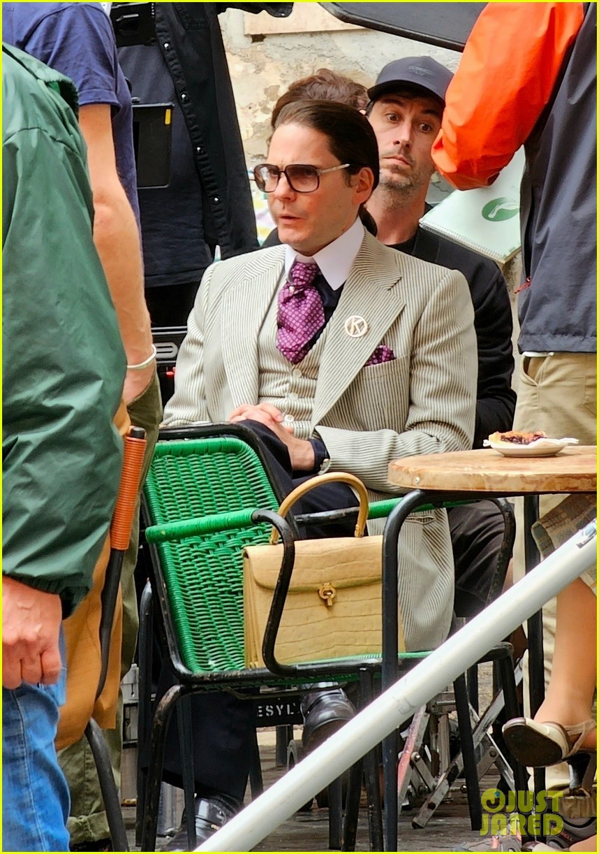 Daniel Bruhl Transform into Young Karl Lagerfeld While Disney+ Series ...