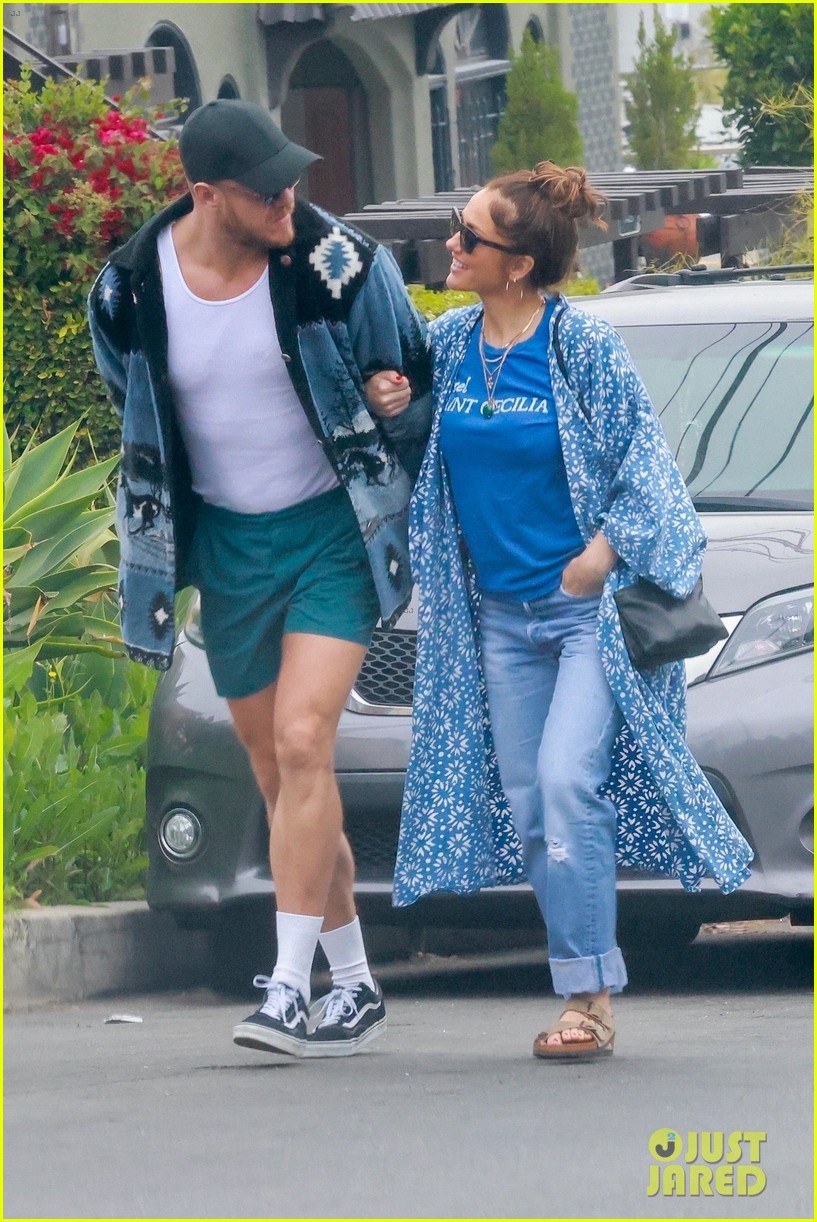 Minka Kelly & Dan Reynolds Look Very Much in Love During a Breakfast ...