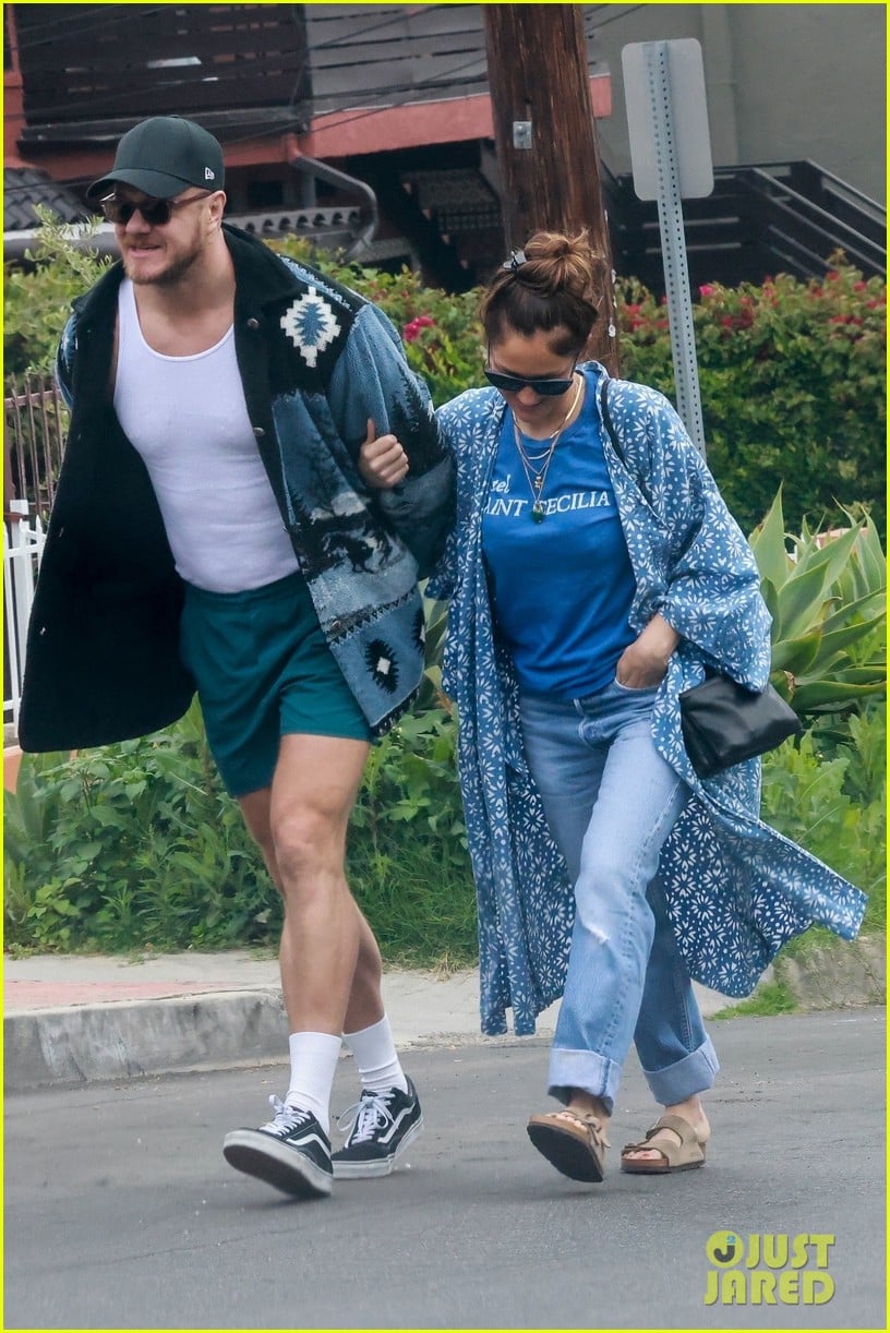 Minka Kelly & Dan Reynolds Look Very Much in Love During a Breakfast ...