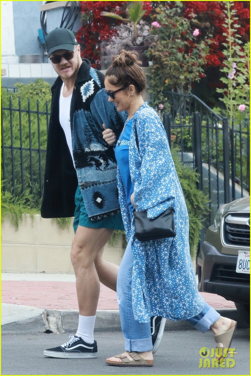 Minka Kelly & Dan Reynolds Look Very Much in Love During a Breakfast ...