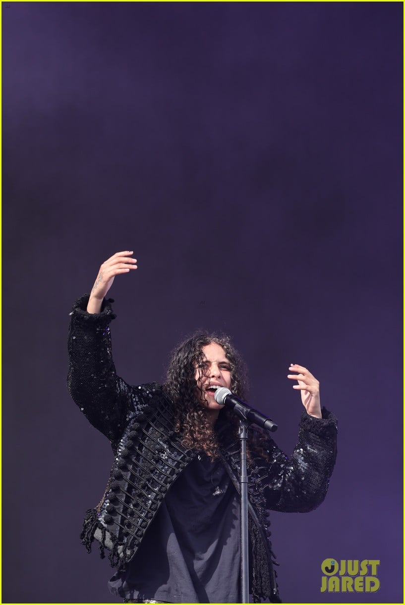 Lily-Rose Depp Confirms She's Dating Rapper 070 Shake, Shares PDA ...