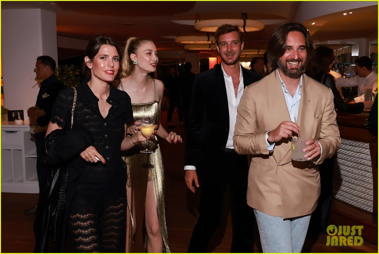 Lily-Rose Depp, Scarlett Johansson, Leonardo DiCaprio & More Step Out For Warner Bros ...