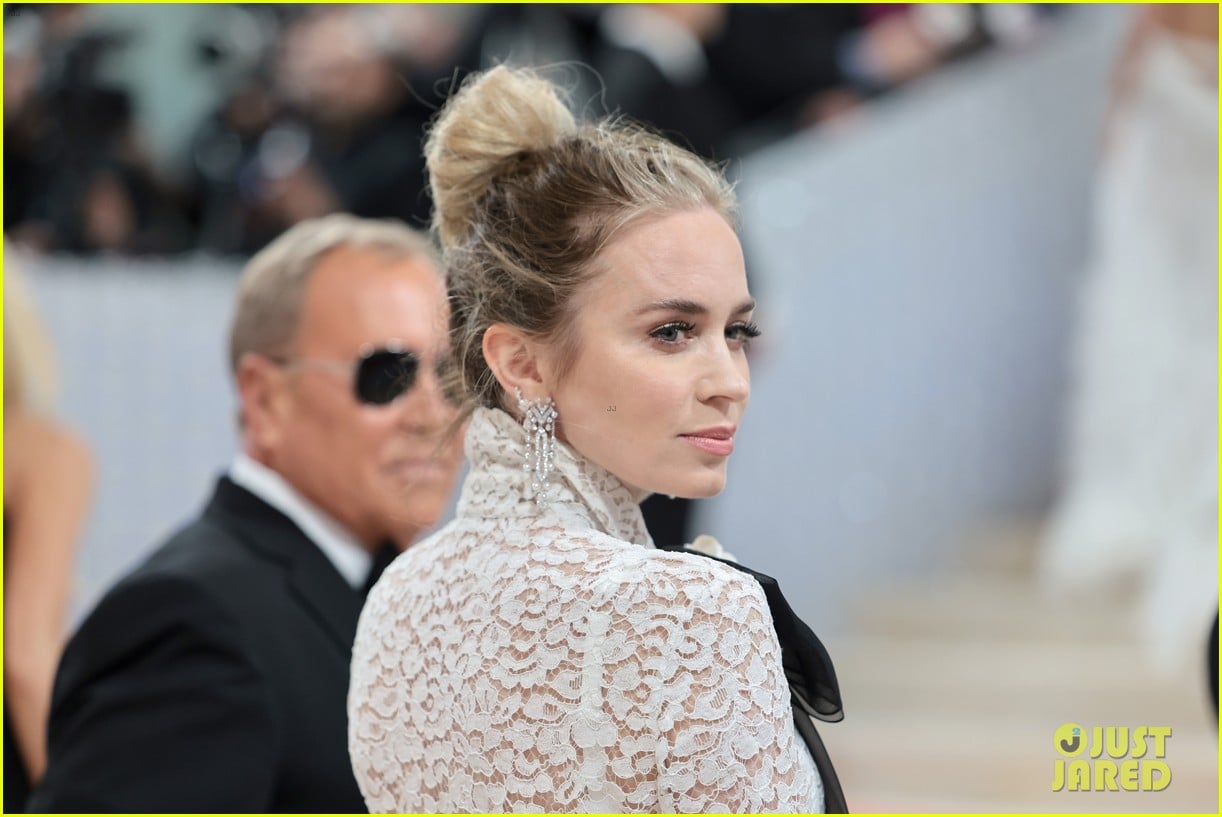 Emily Blunt & BFF Sienna Miller Attend Their 3rd Met Gala Together ...