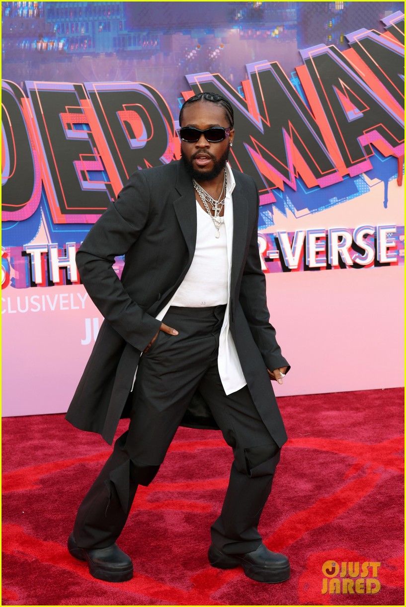 Photo: hailee steinfeld shameik moore more spiderman universe premiere ...