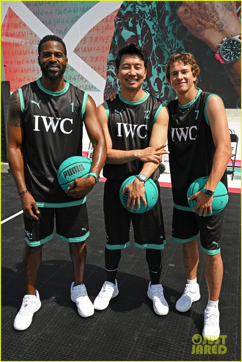 F1 Driver Lewis Hamilton Takes Part in Free Throw Basketball Challenge ...