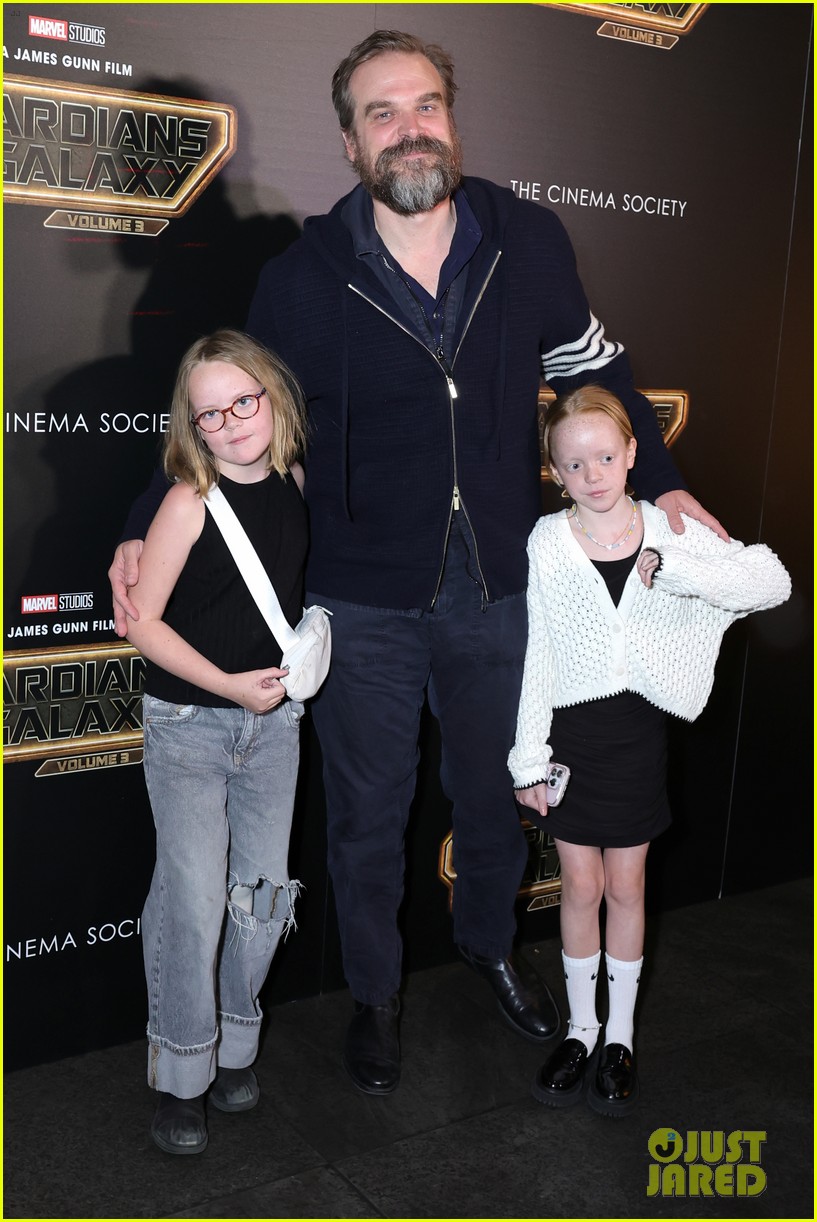 David Harbour Brings Step-Daughters Ethel & Marnie to 'Guardians of the ...