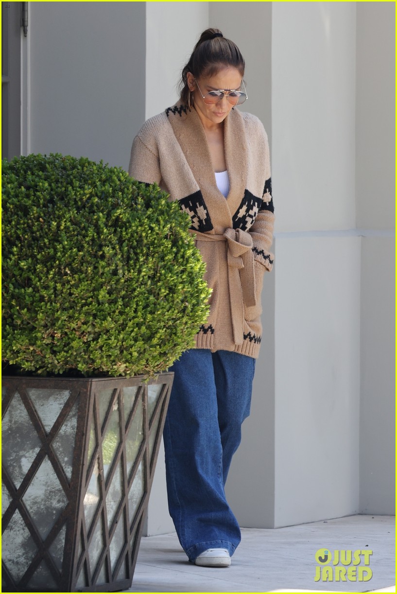 Jennifer Lopez Looks So Very Cozy Running Errands as New Report ...