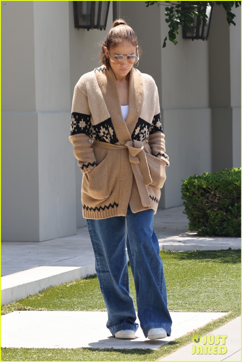 Jennifer Lopez Looks So Very Cozy Running Errands as New Report ...