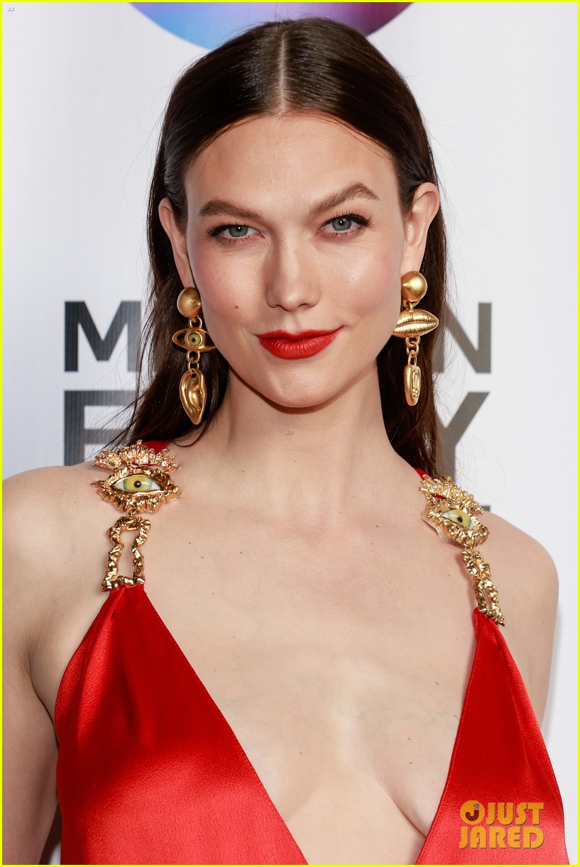 Karlie Kloss Named Fashion Icon at FIT's Future of Fashion Event: Photo 4932436 | Photos | Just ...