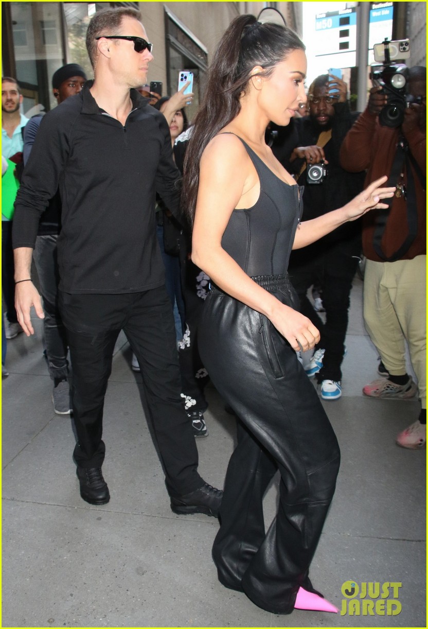 Kim Kardashian Does Promo as 'Kardashians' Gets Renewed for 20 More ...