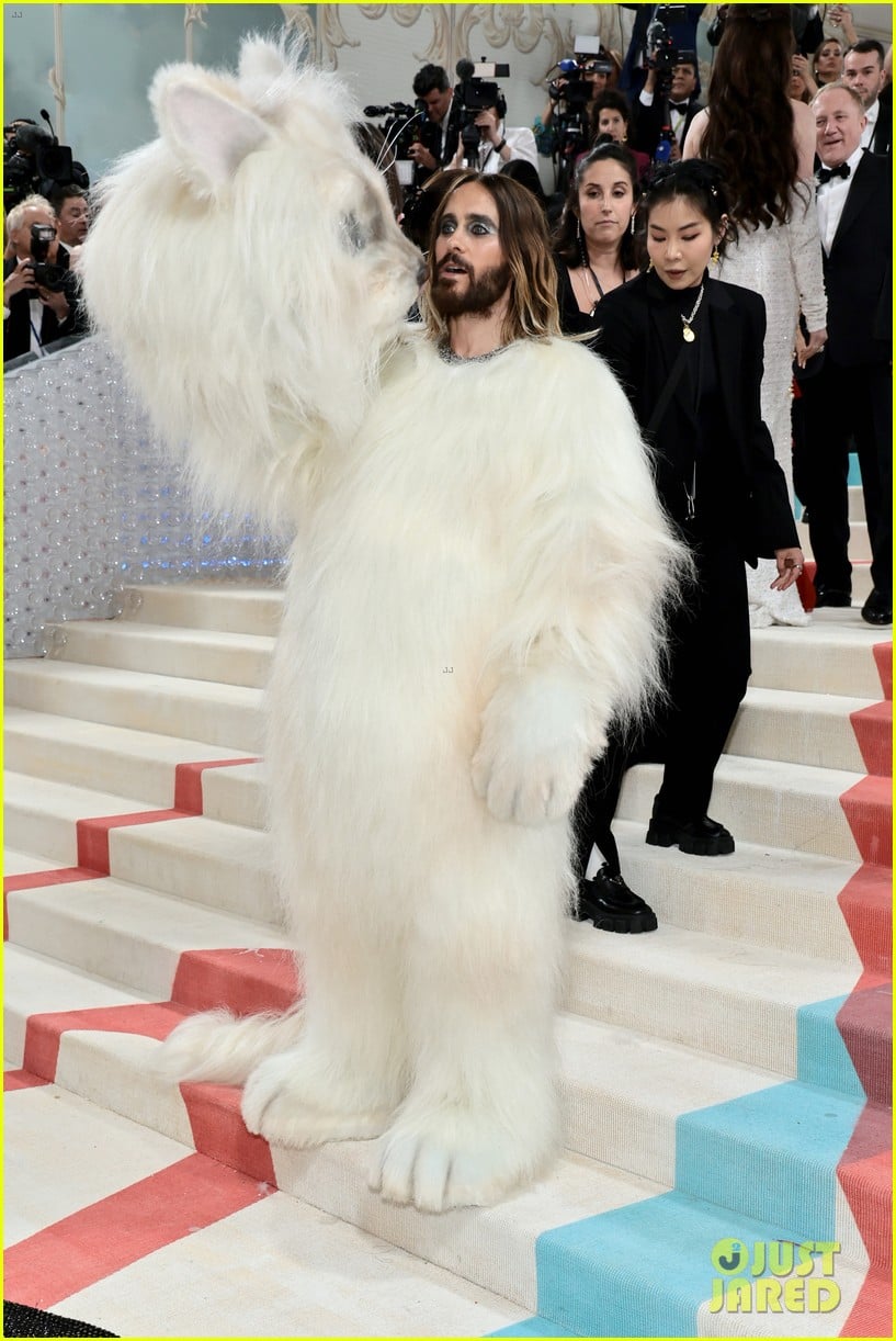 Jared Leto Dress Up as Karl Lagerfeld's Beloved Cat Choupette for Met ...