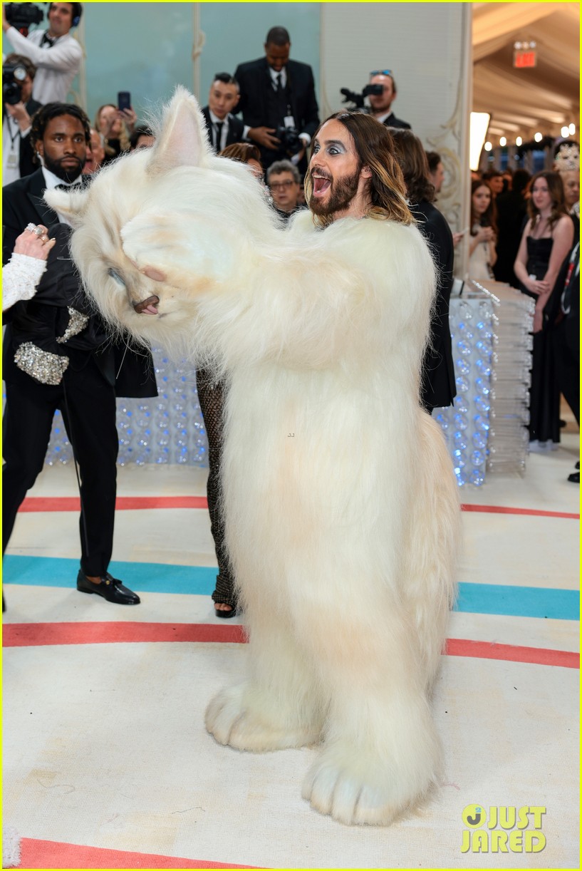 Jared Leto Dress Up as Karl Lagerfeld's Beloved Cat Choupette for Met ...