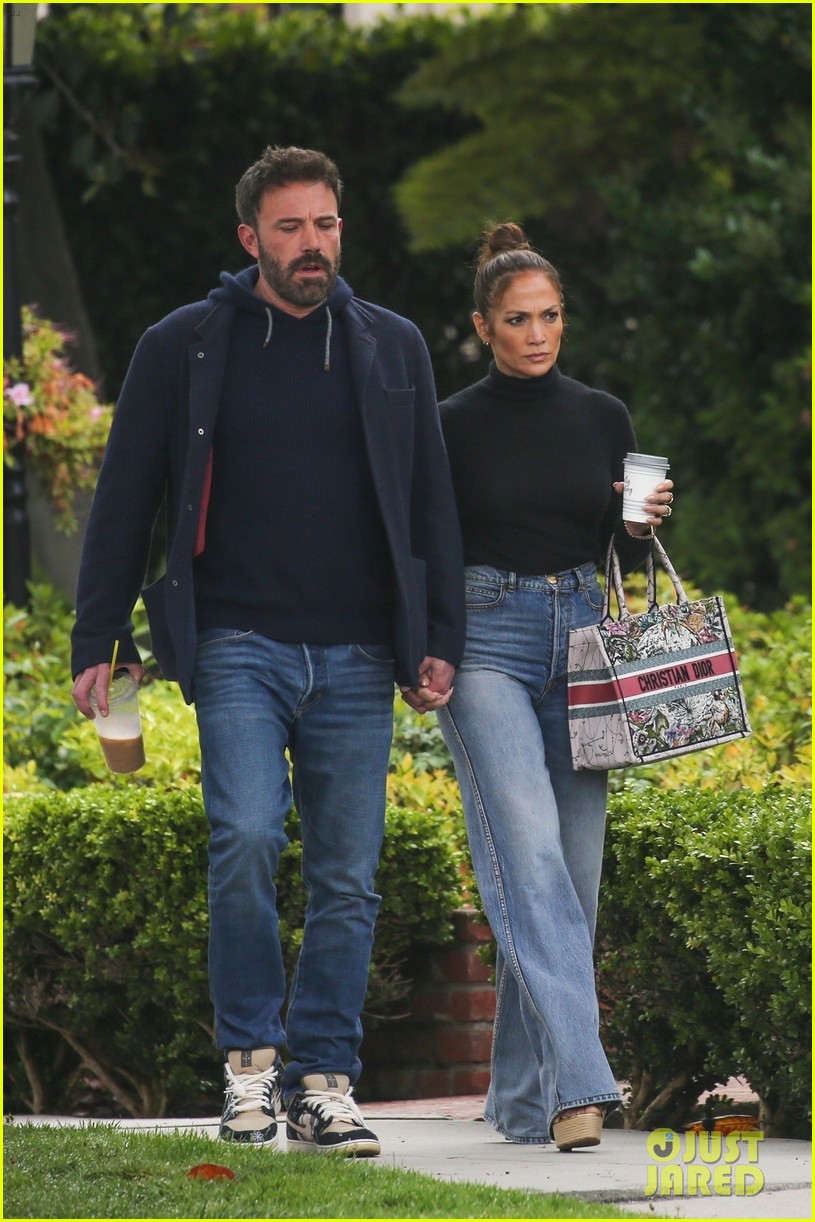 Jennifer Lopez & Ben Affleck Hold Hands While Grabbing Morning Coffees ...