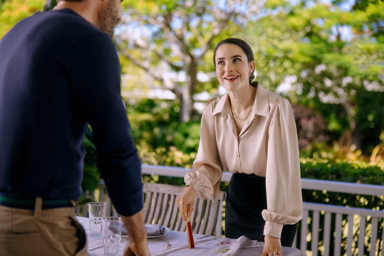 Rhiannon Fish Finds Unexpected Love At Her Parents' Vow Renewal in ...