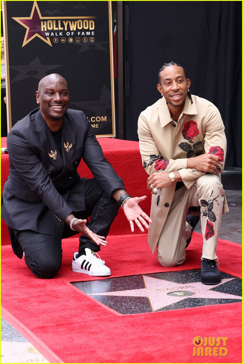 Ludacris is Surrounded By Famous Friends & Family While Receiving His ...