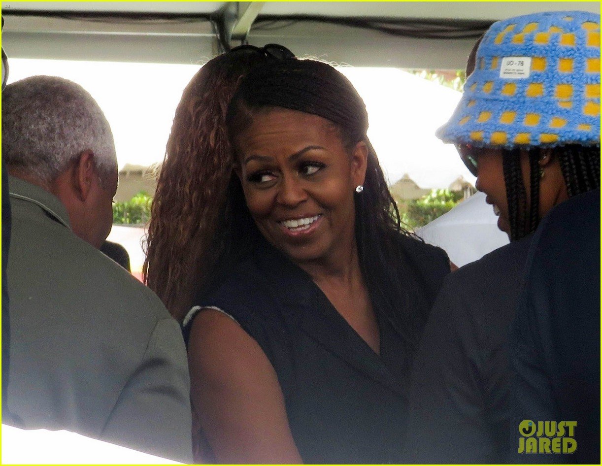 Sasha Obama Graduates from USC with Her Parents & Sister in the ...