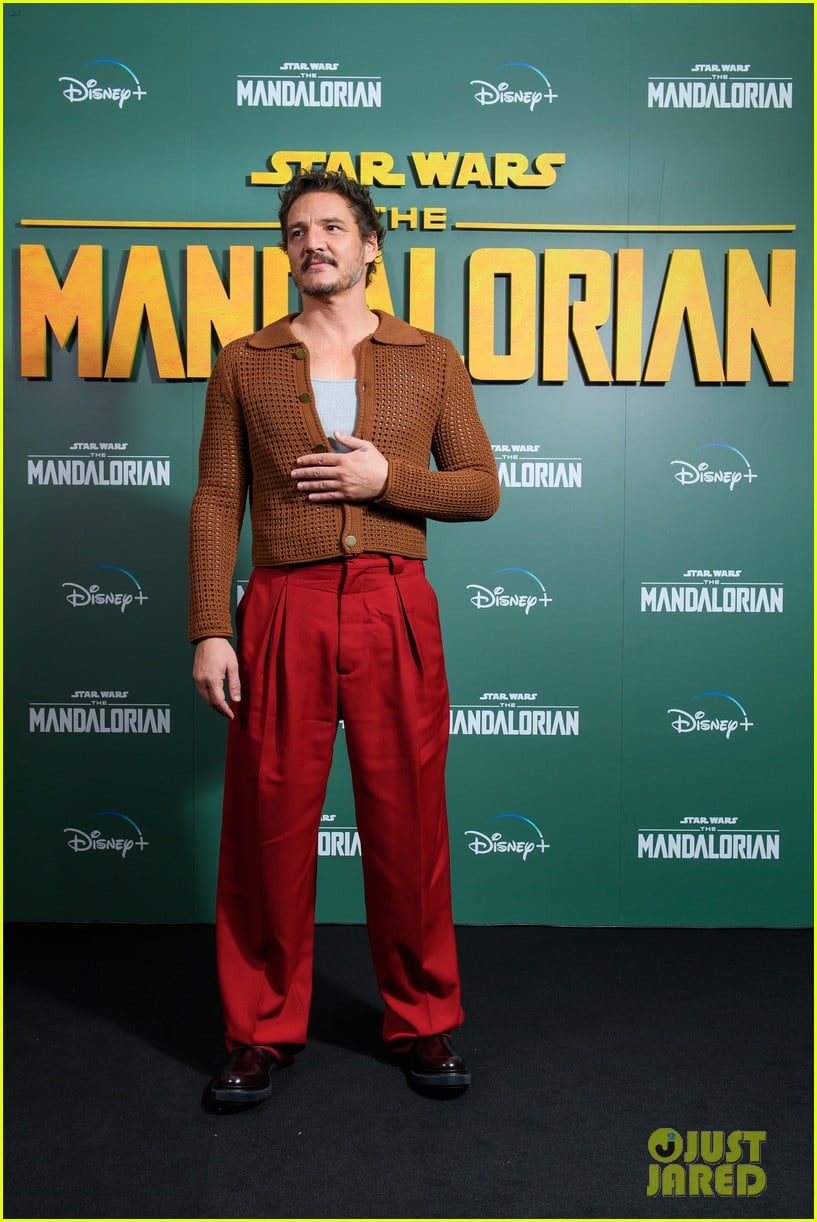 Pedro Pascal Explains the Touching Reason Why He Always Poses With His ...