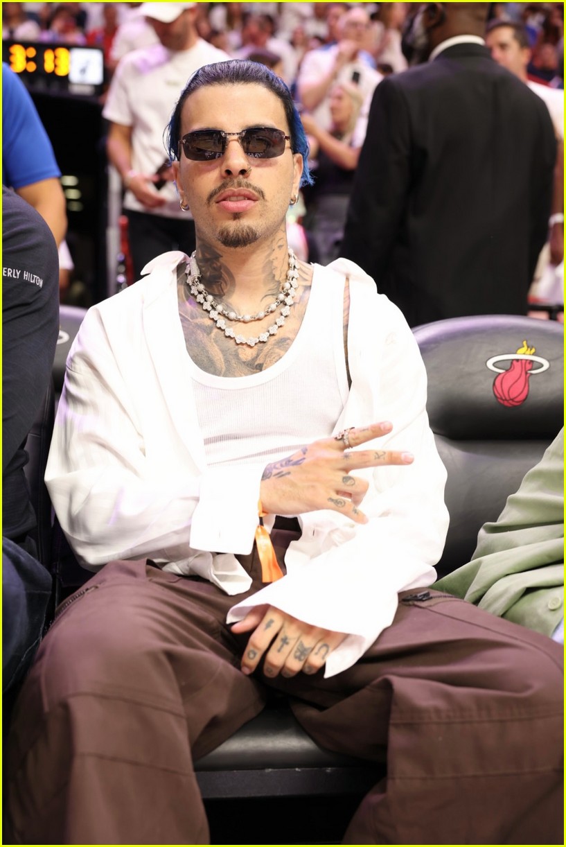 F1's Daniel Ricciardo & J Balvin Sit Courside at Miami Heat Game: Photo ...