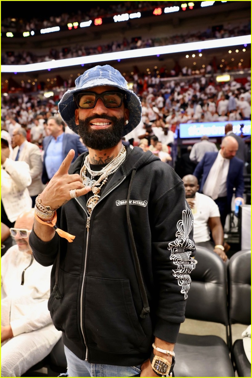 F1's Daniel Ricciardo & J Balvin Sit Courside at Miami Heat Game: Photo ...