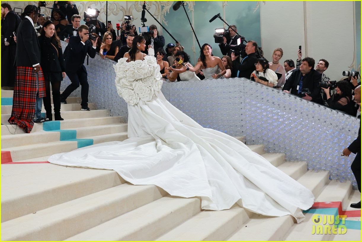 Rihanna Makes a Statement in White Florals Alongside A$AP Rocky at Met ...