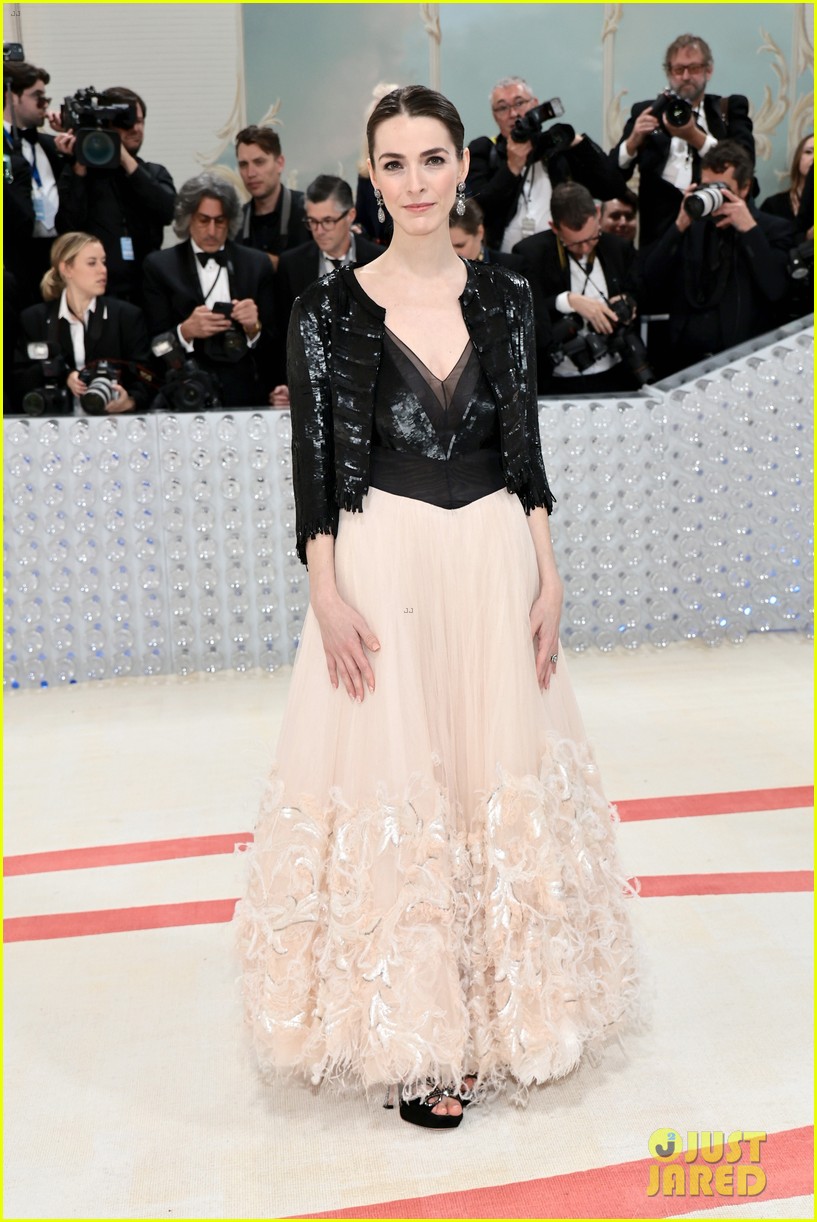 Anna Wintour's Daughter Bee Carrozzini & Son Charles Shaffer Arrive ...