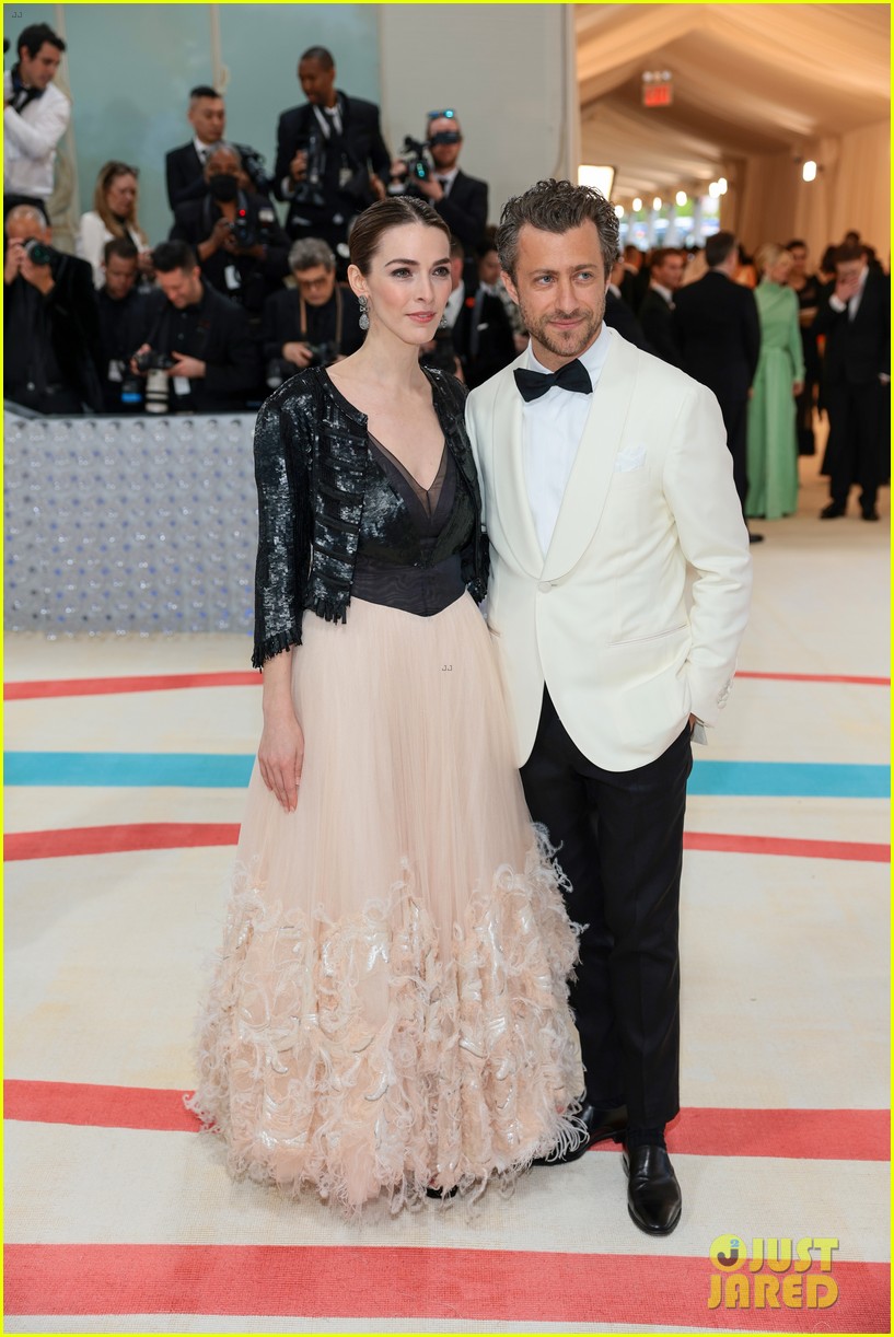 Anna Wintour's Daughter Bee Carrozzini & Son Charles Shaffer Arrive ...