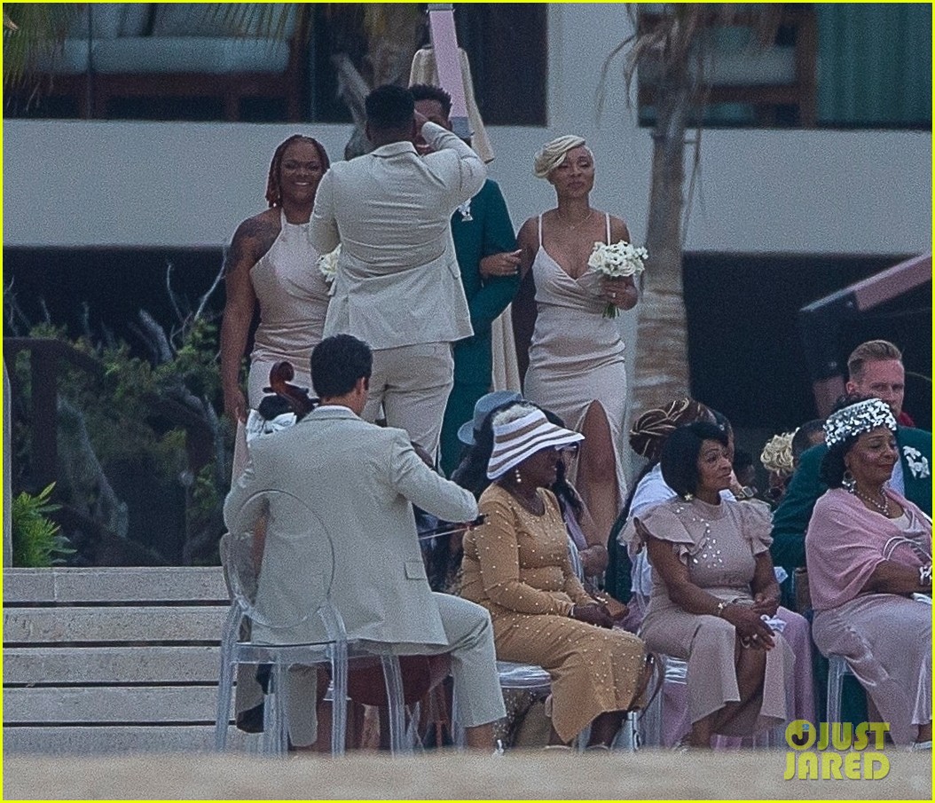 Simone Biles & Jonathan Owens Tie the Knot (Again) in Cabo San Lucas ...