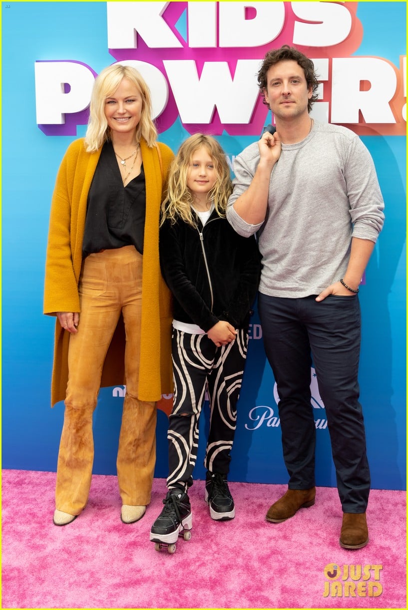 Malin Akerman & Husband Jack Donnelly Share Cute Red Carpet Moment with ...